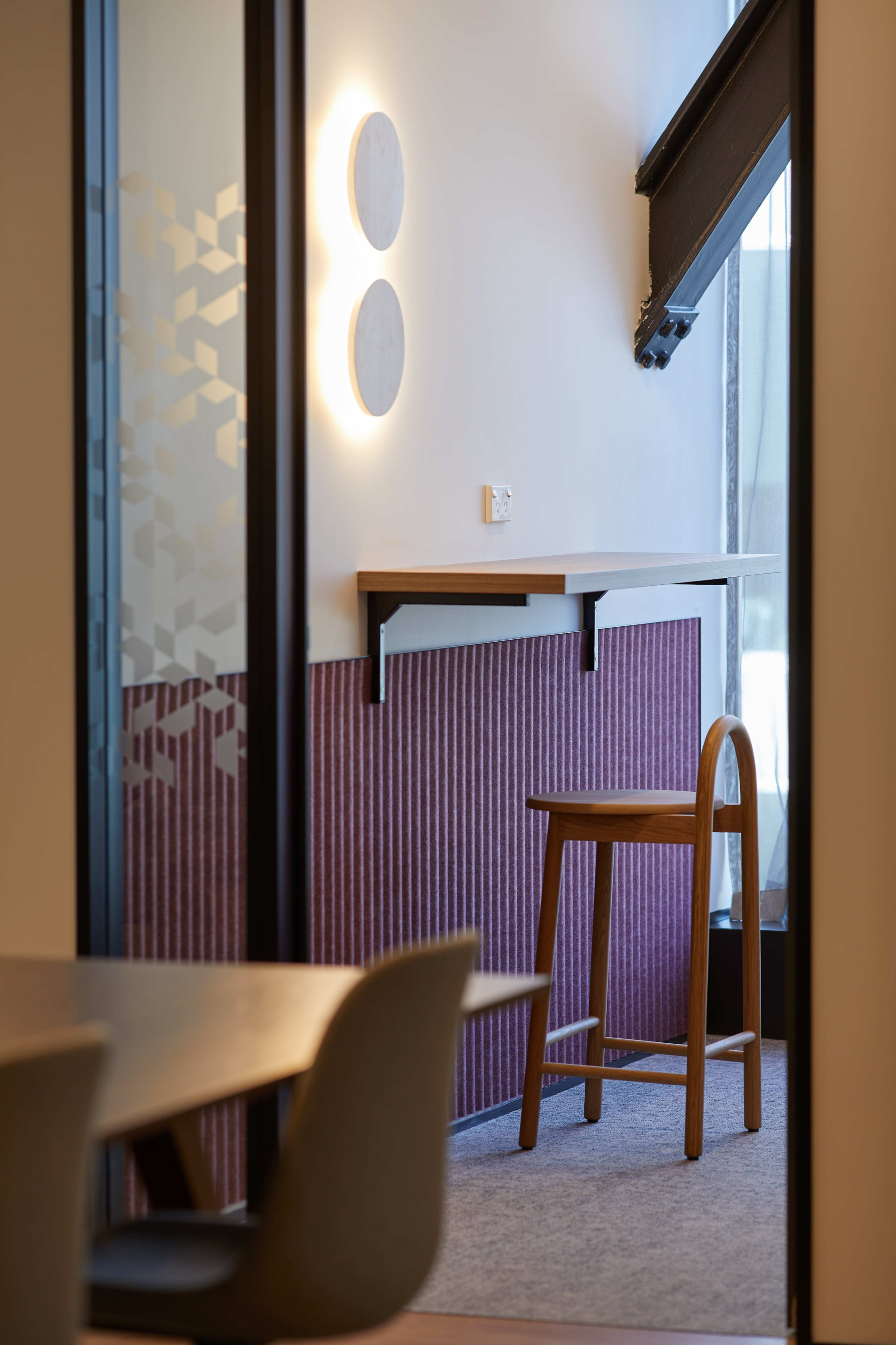Hot desking - Cost-effective workplace solution for mobile work | Omada